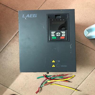 议~郎格变频器，LD350K-022G-T4 ，成色如图