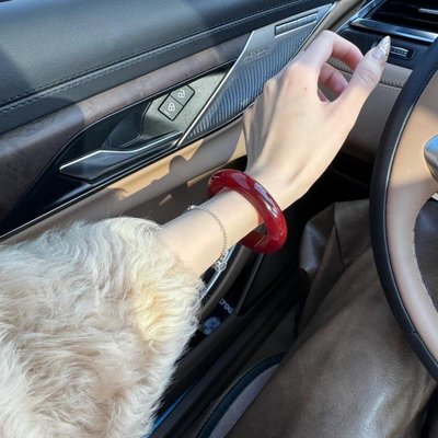 新年天然红色玛瑙手镯正红玉髓手镯本命年红玉镯子宽胎红色玉手镯