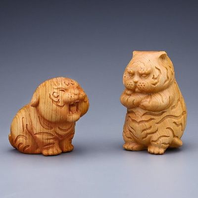 Thuja Wood Carving Cute Tiger Writing Play Ornaments Cute