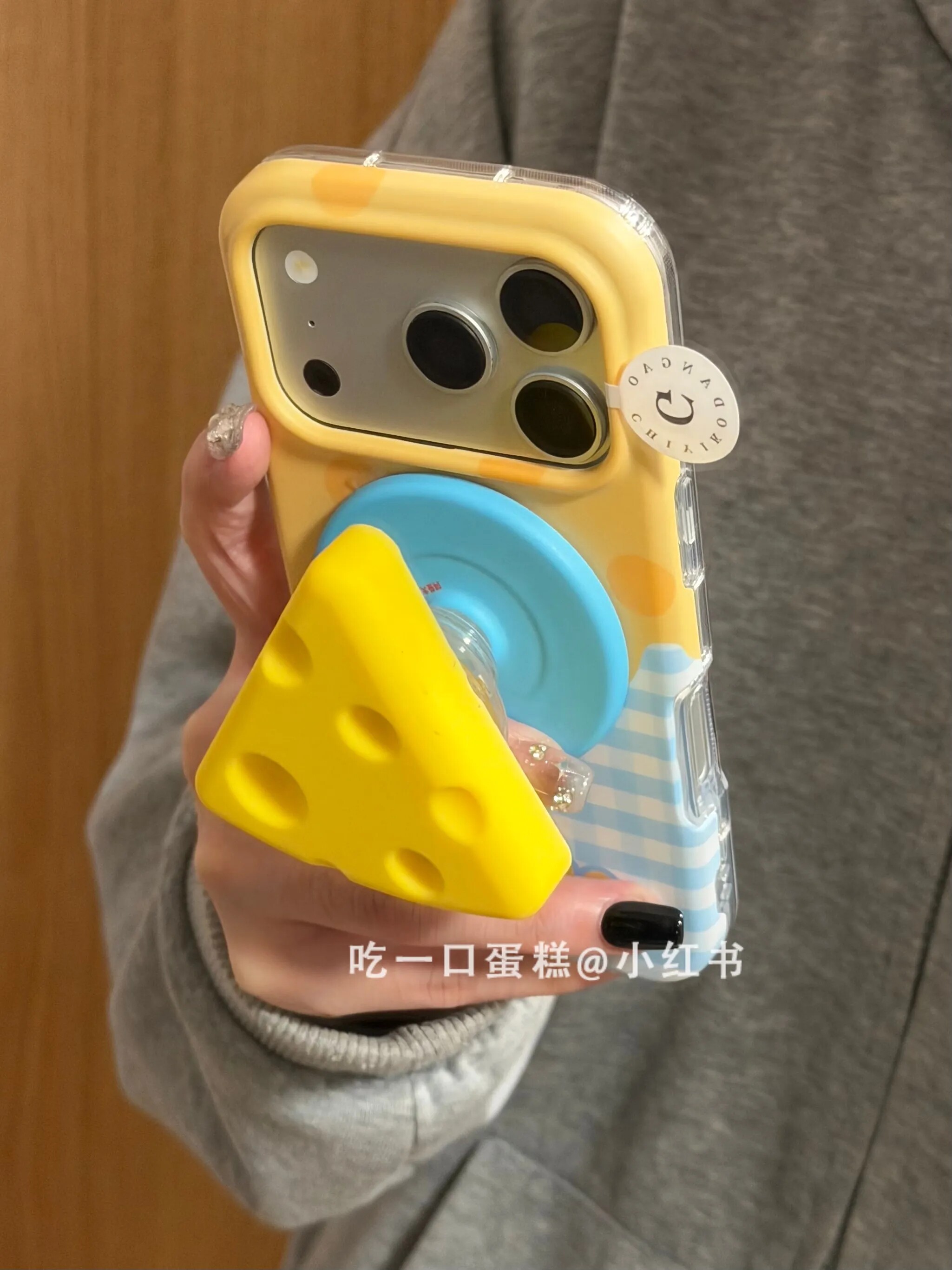 U2 蓝格纹拼芝士支架适用17promax手机壳iphone16新款个性简约15防摔保护套