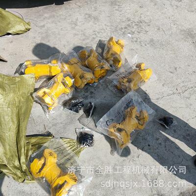 D65P-15推土机万向节 14X-12-11200 减震器 履带总成 涨紧弹簧