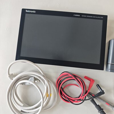 议价tektronixmdo34 mdo32混合域示波器屏幕