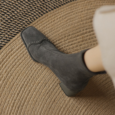 甜美仙女风铆钉方头粗跟气质弹力瘦瘦靴2024秋百搭短靴大码34—42