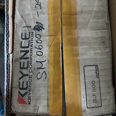 基恩士触摸屏RJ-800，包装盒旧有灰，实物图询价