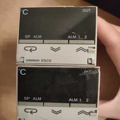 询价~温控仪E5CS- Q1PU-W，2个，如图，实