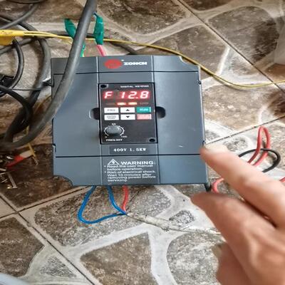 1.5kw380v众辰H2400变频器，功能外观完好漂亮~询价