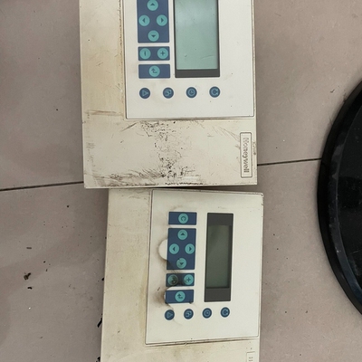 霍尼韦尔控制器XL50-CY两台，一台带X