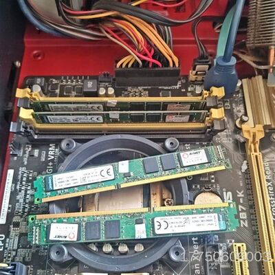 英特尔i7-4770K 四核CPU，4条DDR3内存条 KV