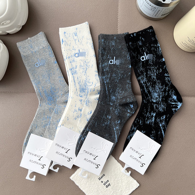 秋冬新款蓝色泼墨立体字母饰品袜子女袜ins潮袜网红中筒棉袜欧货