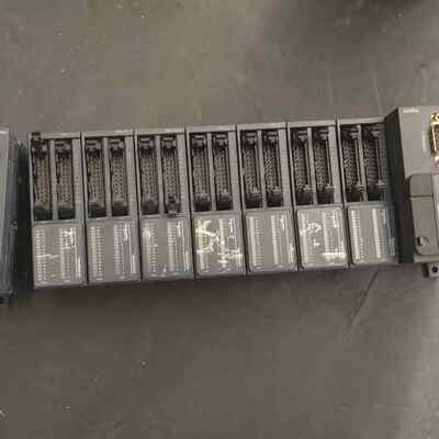 PLC   TM251MESC一组，成色如图，功能正常