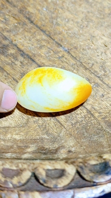 和田玉洒金皮，白玉底色带洒金皮，油润度好，成色几乎全新65.2克