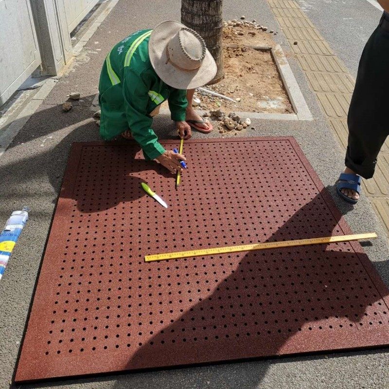厂家供应圆孔橡胶护树板 市政耐老化1米麻点橡胶树池盖板树篦子