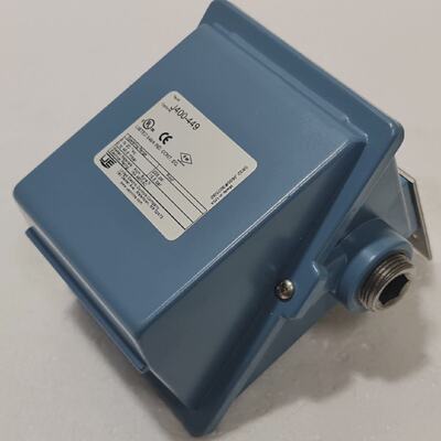 UNITED ELECTRIC CONTROLS J400449 PRESSURE SWITCH 225 PSI 480