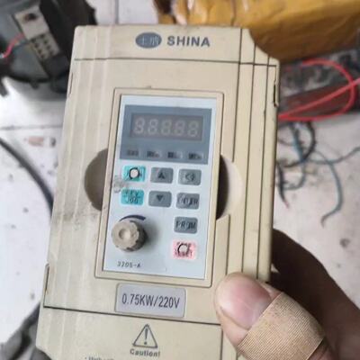 苏州士纳220V750W变频器一台成色自定义参数和3议价及维修！