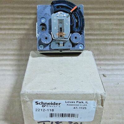 NEW Schneider Electric T18301 Direct Acting Thermostat 22121