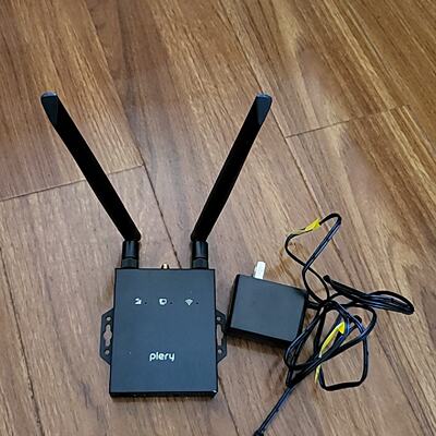 普锐PLERY WS-G R802工业4G路由器。插卡上网， 将手机卡转为 wif