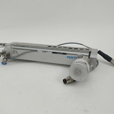 Festo 543904 DGSL880CY3A With 2x 551375  2x 548070
