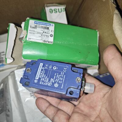 施耐德Telemecanique限位开关ZCKJ1D全新原--议价商品