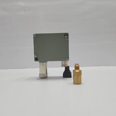 TRAFAG 8202.84.2210 PRESSURE TRANSMITTER