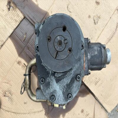 15kw螺杆空压机01815A06033机头，成色如图.功能询价