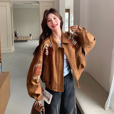 时髦别致棕色重工刺绣麂皮绒短外套女2026秋季新款复古高级感夹克