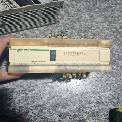 施耐德PLC模块TM218LDA16DRN，成色见图，，标价--议价商品