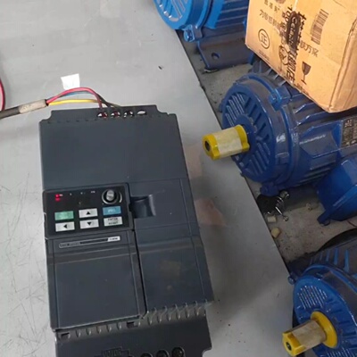 寻X众辰变频器11KWZ240011G15P成色如图每