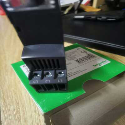 控制继电器RM22TR33.原封，21个~询价