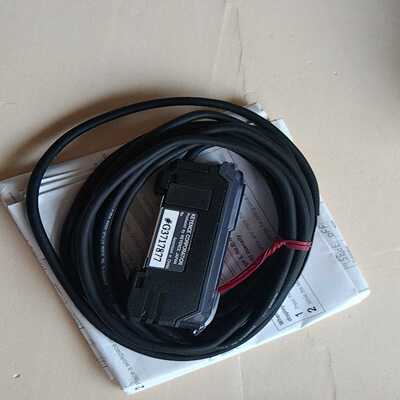 基恩士光纤放大器，型号:FS-V31P,包装不太好了，传感器询价