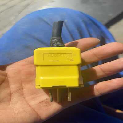 询价荷宝插头15125V成色如图