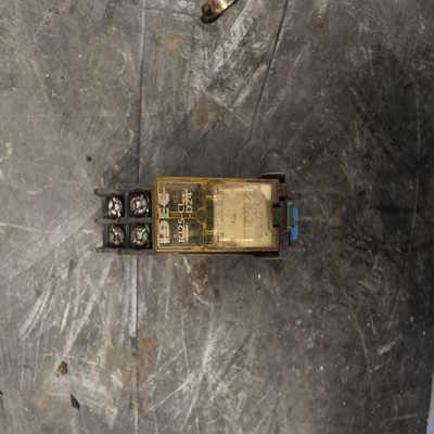 出售下来RJ2S-CL-D24IDEC和泉中间继电