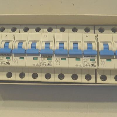4x Schrack Sicherungsautomat B 203 3 pol. unusedOVP
