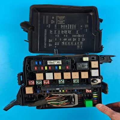 现代新胜达ix45机舱保险盒，保险丝盒，91210-A107--议价商品