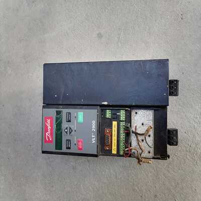 VLT2955PT4B20STR丹佛斯变频器，如图，外