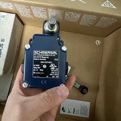 4个全新原装进口施迈赛UVH432YM20限位开关议价