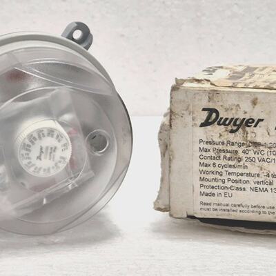 Dwyer ADPS082N Differential Pressure Switch 0.081.20WC 20300