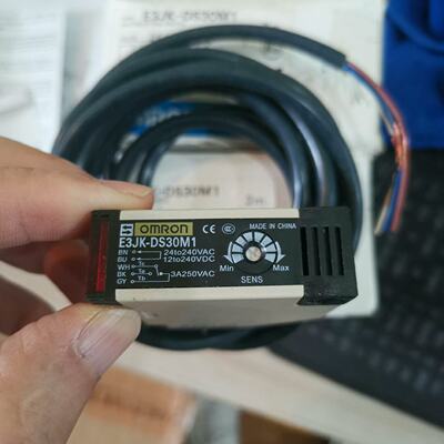 询价原装光电开关E3JKDS30M1数量2个