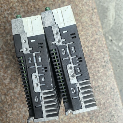 议价杂货里面挑来的两个A6伺服驱动器型号MADLN05S议价