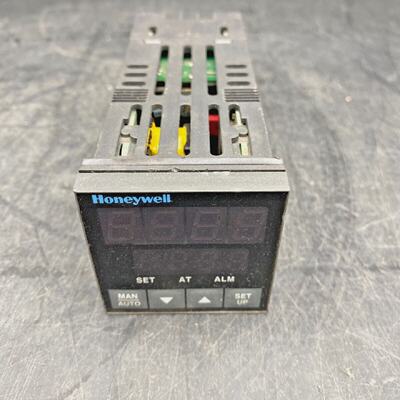 1pc X HONEYWELL UDC1000 MicroPro DC100210001000 90264 VAC 4V