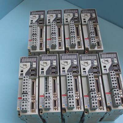 AB Servo Drive KINETIX3 KNX3KAP1 100W 1Pcs Used Free Expedit