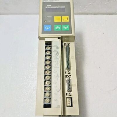 Omron R88DHS04 Azionamento Servo AC 100220VAC 65VA 5060Hz  U