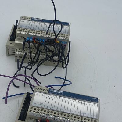 2pc x Schneider Telemecanique  ABE7H16R31  Telefast 2 Module