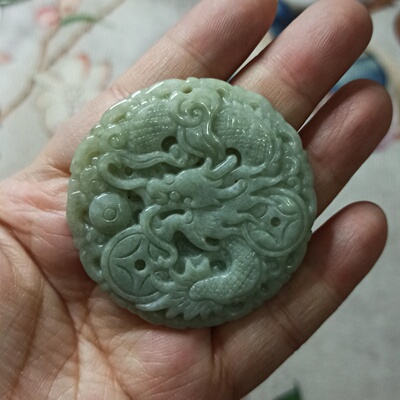 翡翠飘花龙牌龙戏珠圆牌卡50mm