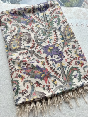 QR认证手纺线粉紫色白绒卡尼披肩