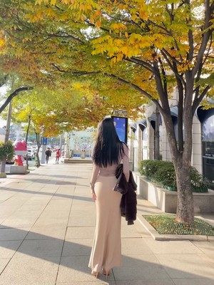 孙智惠韩国定制网红圆领长袖T恤包臀修身鱼尾半身抽绳裙套装