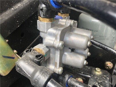 适配东风天龙新款威伯科WABCO大力神K22K0干燥器四回路保护阀