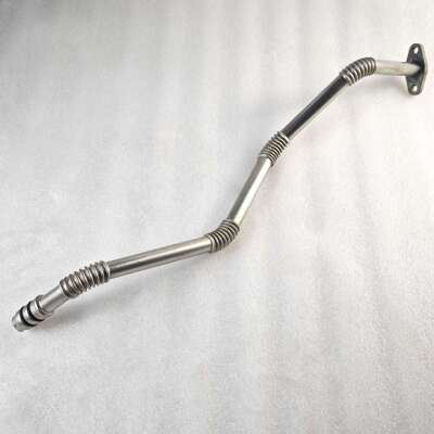 PC200-8挖掘机发动机涡轮增压器回油管 6754-51-8100