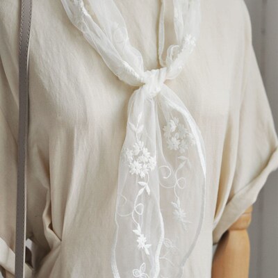 蕾丝三角巾成人纱巾女夏天轻薄围巾小领巾长条黑色白色刺绣小丝巾