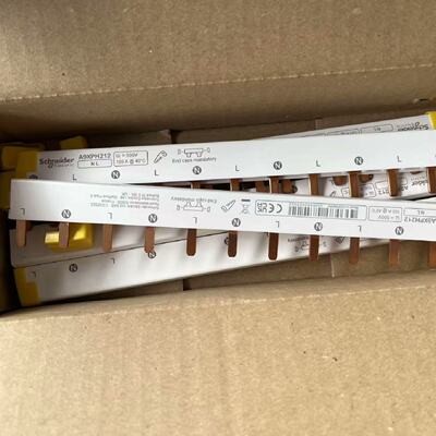 （请询价）全新A9电气附件梳状母排订货号A9XPH212