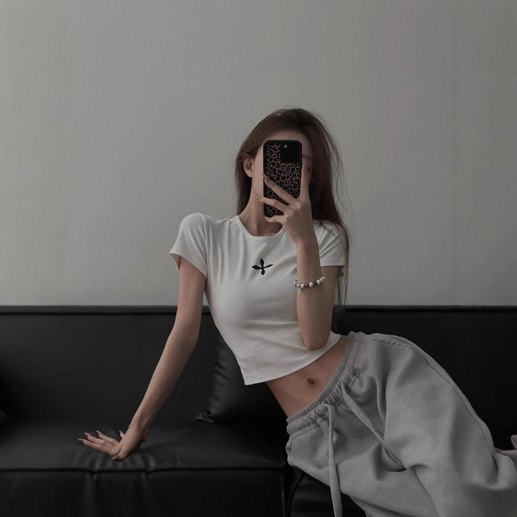 美式复古十字架正肩短袖女T恤夏季2025新款修身短款辣妹紧身上衣